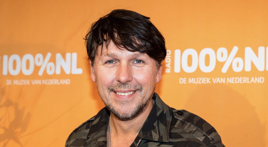 Jan Dulles (45) over vader worden op latere leeftijd: 'Het houdt me jong'