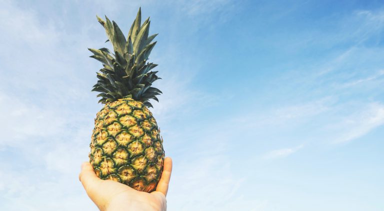 Er komt een roze ananas op de markt (en zó ziet die eruit)