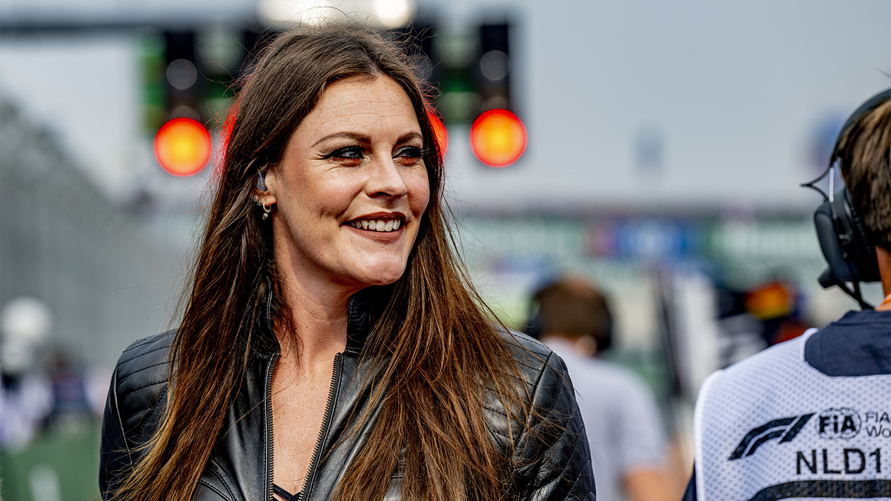 Floor Jansen openhartig over zwangerschap en borstkanker operatie