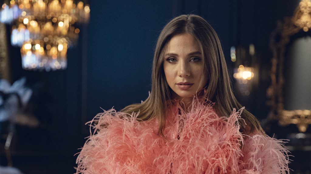 Wie is Loujain Adada van Dubai Bling?