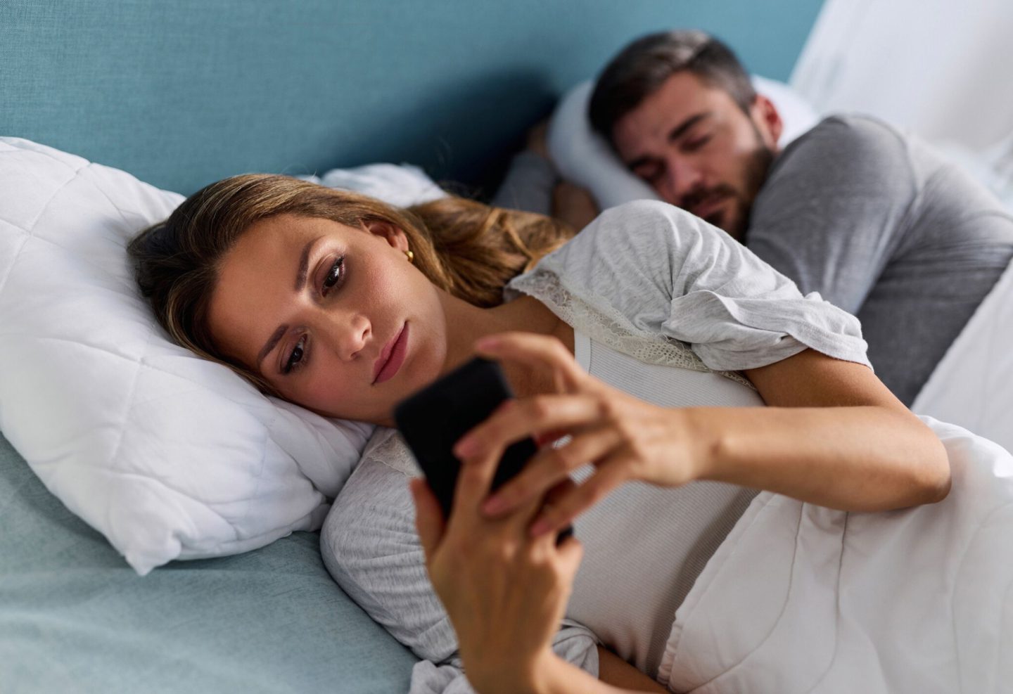 Dromen over vreemdgaan, wat is de betekenis daarvan? - Vriendin.nl