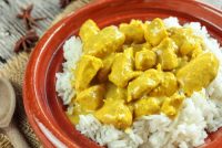 Met dit smaakvolle & simpele kip kerrie recept maak je grote indruk ...