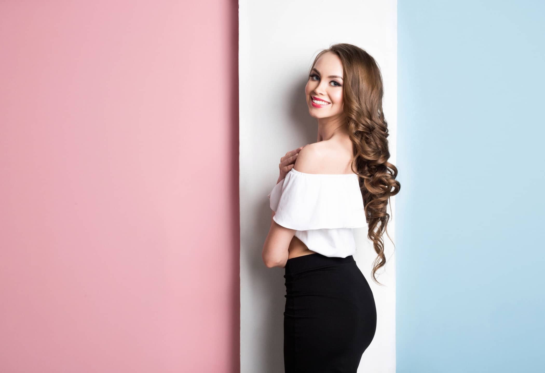 Brede schouders? Deze topjes en blouses creëren de perfecte balans ...