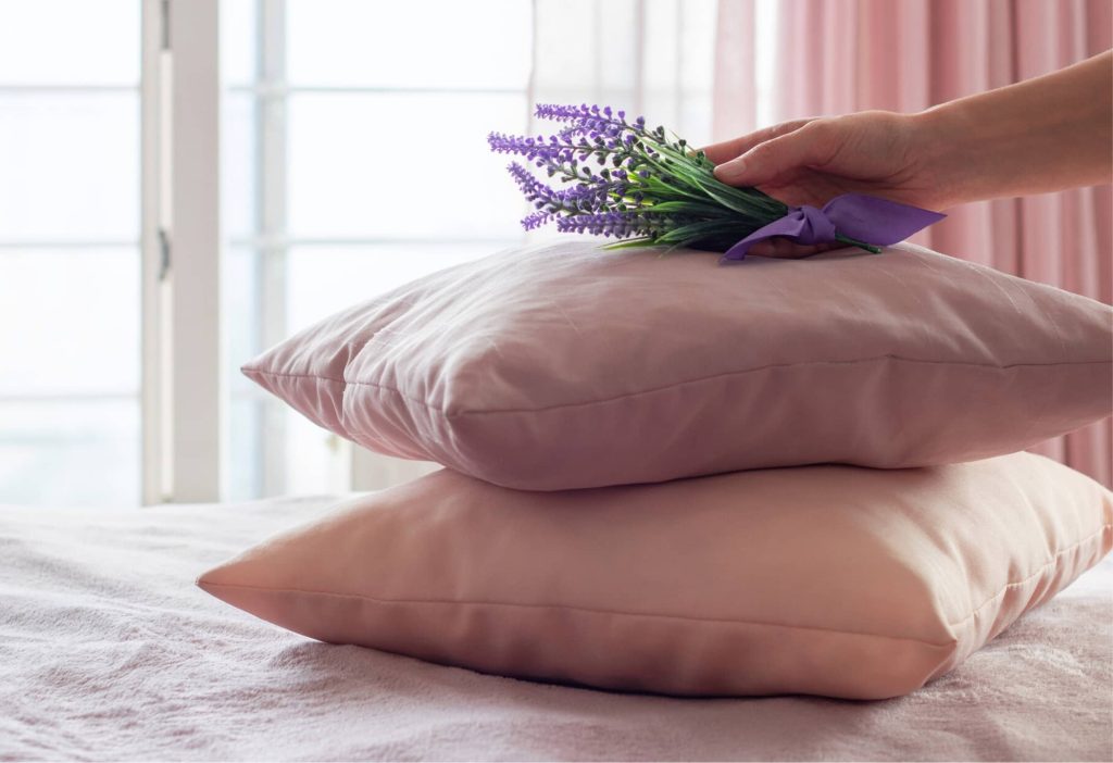 Met deze 4 geuren geef je je slaapkamer een rustgevende geur